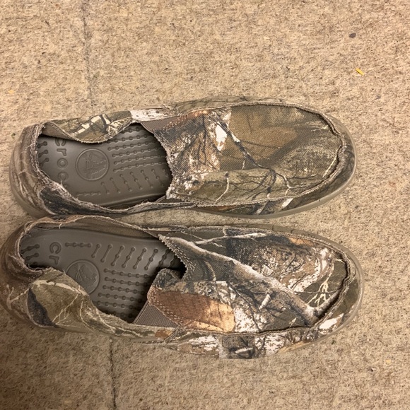 CROCS | Shoes | Crocs Santa Cruz Realtree Camo Slip On Loafers Siz ...